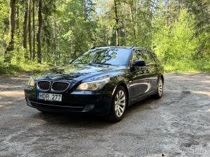 Melns BMW 525 2008 Kauņa, ar dzinēja tilpumu 3.00 L un nobraukumu 400 tūkst. km par 2690 €, foto 8 vietnē AUTOMOTO.COM.LV