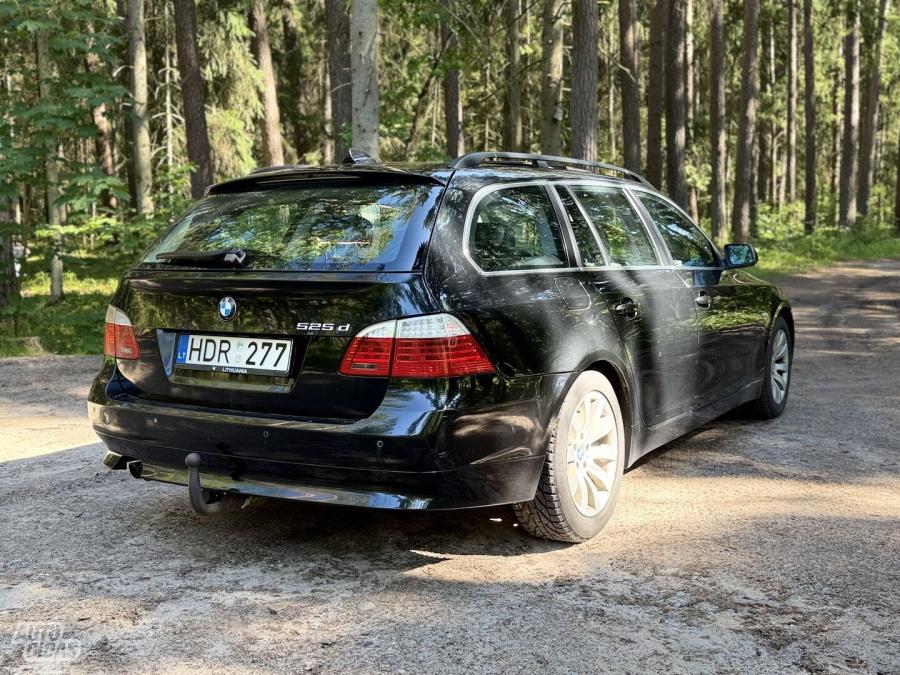 Melns BMW 525 2008 Kauņa, ar dzinēja tilpumu 3.00 L un nobraukumu 400 tūkst. km par 2690 €, foto 9 vietnē AUTOMOTO.COM.LV