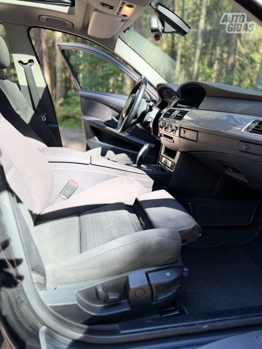 Melns BMW 525 2008 Kauņa, ar dzinēja tilpumu 3.00 L un nobraukumu 400 tūkst. km par 2690 €, foto 18 vietnē AUTOMOTO.COM.LV