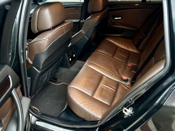 Black BMW 525 2008 in Druskininkai, with an engine capacity of 2.99 L and mileage of 344 thousand km for 5800 €, photo 10 on AUTOMOTO.COM.LV