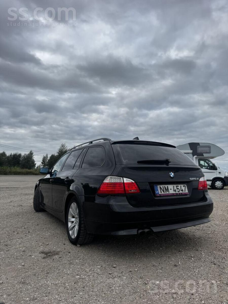 Black BMW 525 2008 in Riga, with an engine capacity of 3.00 L and mileage of 377 thousand km for 5150 €, photo 4 on AUTOMOTO.COM.LV
