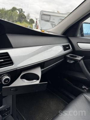 Black BMW 525 2008 in Riga, with an engine capacity of 3.00 L and mileage of 377 thousand km for 5150 €, photo 9 on AUTOMOTO.COM.LV