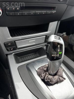 Black BMW 525 2008 in Riga, with an engine capacity of 3.00 L and mileage of 377 thousand km for 5150 €, photo 10 on AUTOMOTO.COM.LV