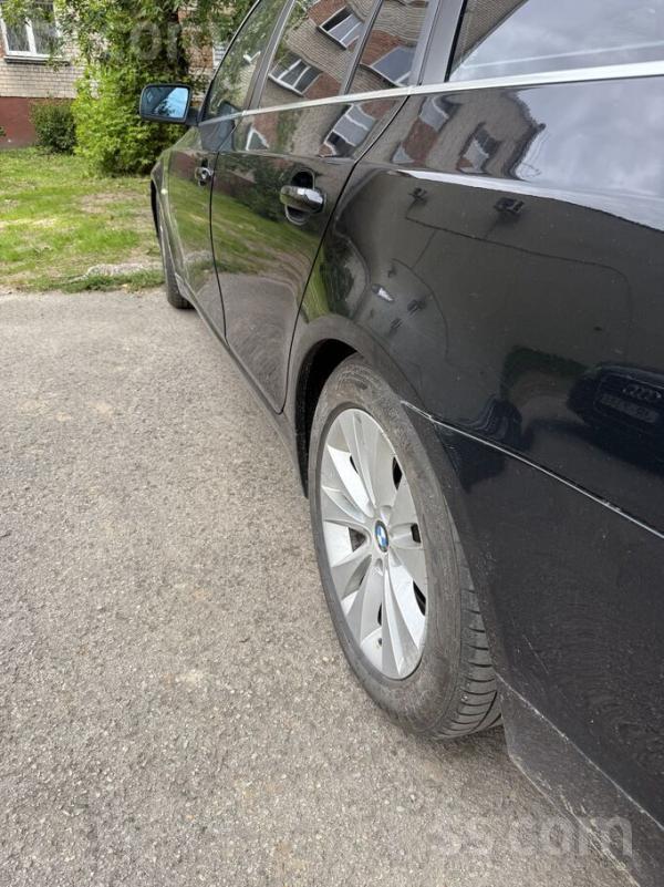 Black BMW 525 2008 in Jelgava, with an engine capacity of 3.00 L and mileage of 342 thousand km for 3100 €, photo 10 on AUTOMOTO.COM.LV