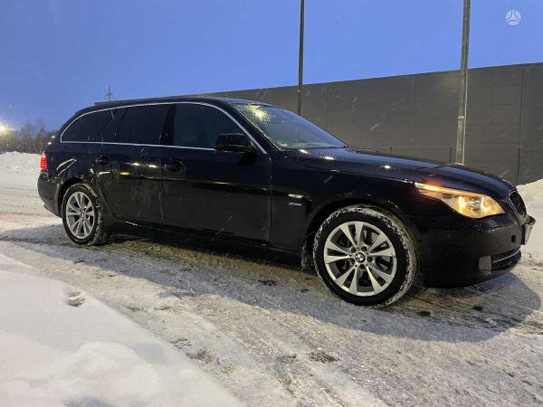 Black BMW 525 2009 in Kaunas, with an engine capacity of 2.99 L and mileage of 372 thousand km for 4500 €, photo 2 on AUTOMOTO.COM.LV