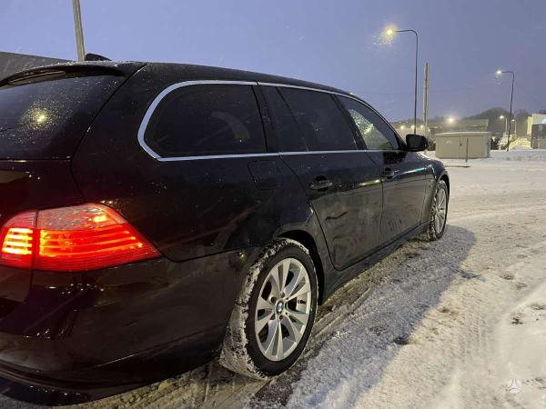 Black BMW 525 2009 in Kaunas, with an engine capacity of 2.99 L and mileage of 372 thousand km for 4500 €, photo 3 on AUTOMOTO.COM.LV