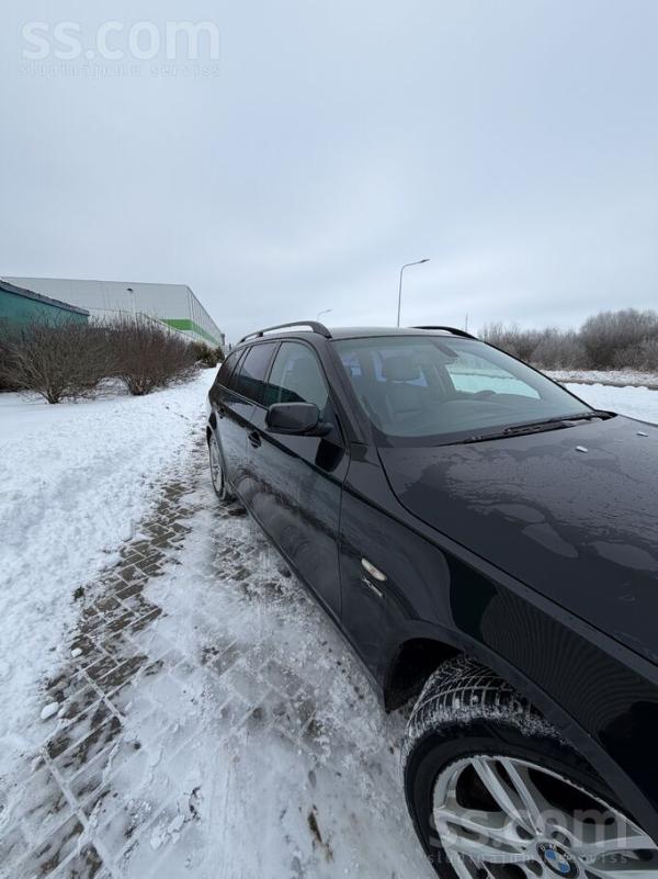 Black BMW 525 2009 in Dobele, with an engine capacity of 3.00 L and mileage of 277 thousand km for 7250 €, photo 4 on AUTOMOTO.COM.LV