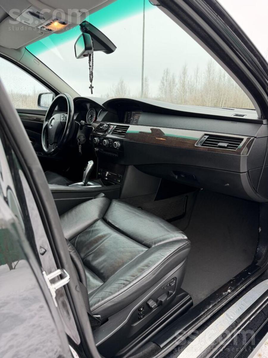 Melns BMW 525 2009 Dobele, ar dzinēja tilpumu 3.00 L un nobraukumu 277 tūkst. km par 7250 €, foto 14 vietnē AUTOMOTO.COM.LV