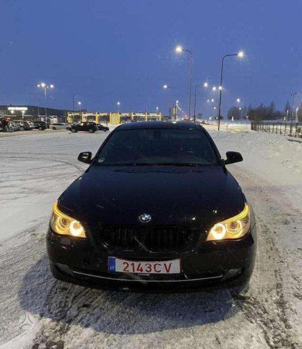 Black BMW 525 2009 in Kaunas, with an engine capacity of 2.99 L and mileage of 372 thousand km for 4500 €, photo 3 on AUTOMOTO.COM.LV