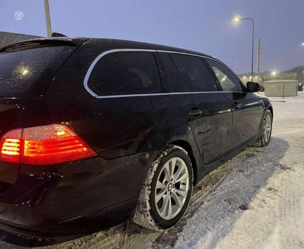 Black BMW 525 2009 in Kaunas, with an engine capacity of 2.99 L and mileage of 372 thousand km for 4500 €, photo 5 on AUTOMOTO.COM.LV