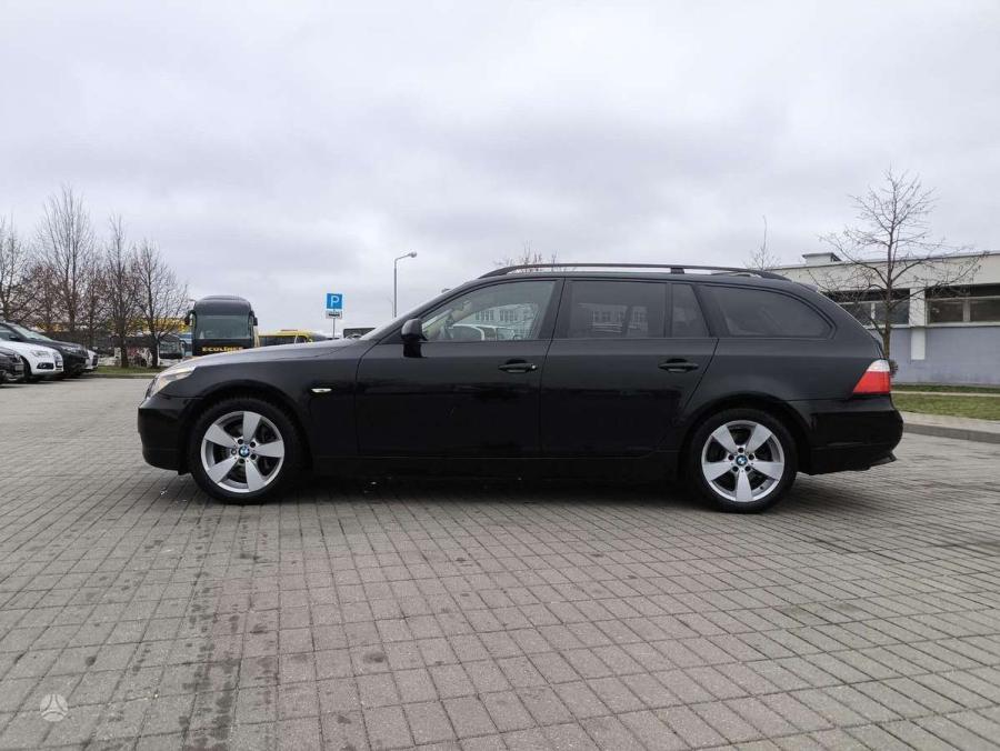 Melns BMW 525 2009 Viļņa, ar dzinēja tilpumu 2.99 L un nobraukumu 292 tūkst. km par 6500 €, foto 1 vietnē AUTOMOTO.COM.LV
