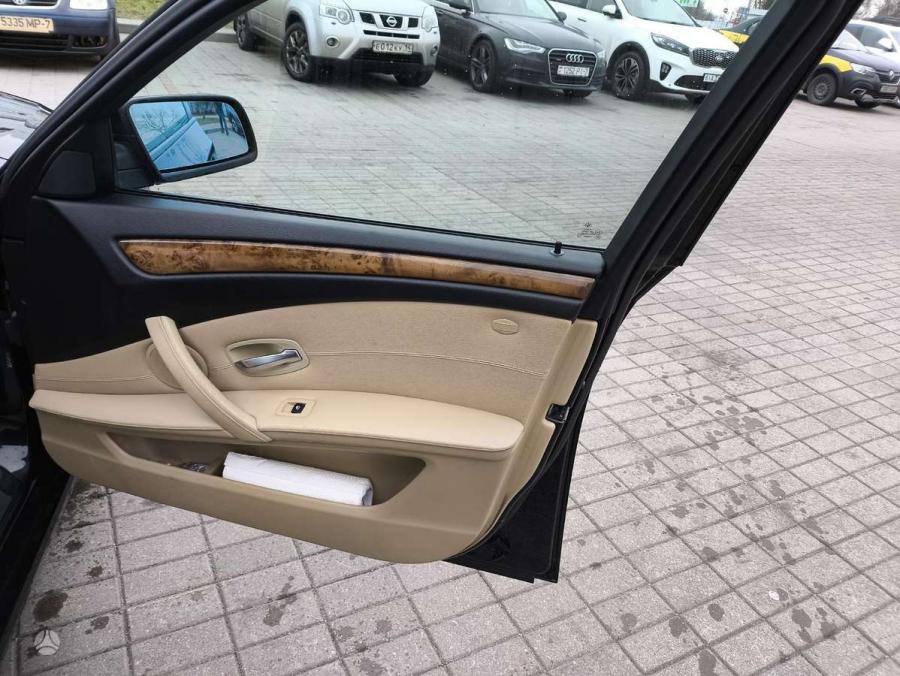 Melns BMW 525 2009 Viļņa, ar dzinēja tilpumu 2.99 L un nobraukumu 292 tūkst. km par 6500 €, foto 17 vietnē AUTOMOTO.COM.LV