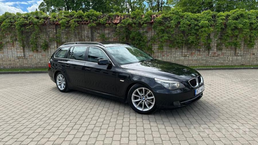 Melns BMW 525 2009 Jelgava, ar dzinēja tilpumu 3.00 L un nobraukumu 329 tūkst. km par 4400 €, foto 1 vietnē AUTOMOTO.COM.LV