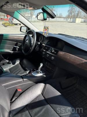 Melns BMW 525 2009 Dobele, ar dzinēja tilpumu 3.00 L un nobraukumu 277 tūkst. km par 6050 €, foto 10 vietnē AUTOMOTO.COM.LV