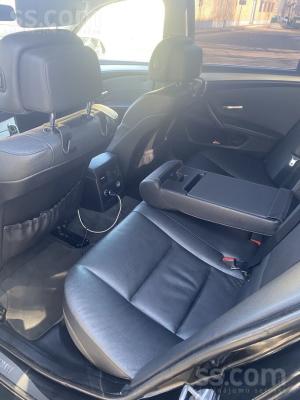 Black BMW 525 2009 in Riga, with an engine capacity of 3.00 L and mileage of 420 thousand km for 6300 €, photo 5 on AUTOMOTO.COM.LV