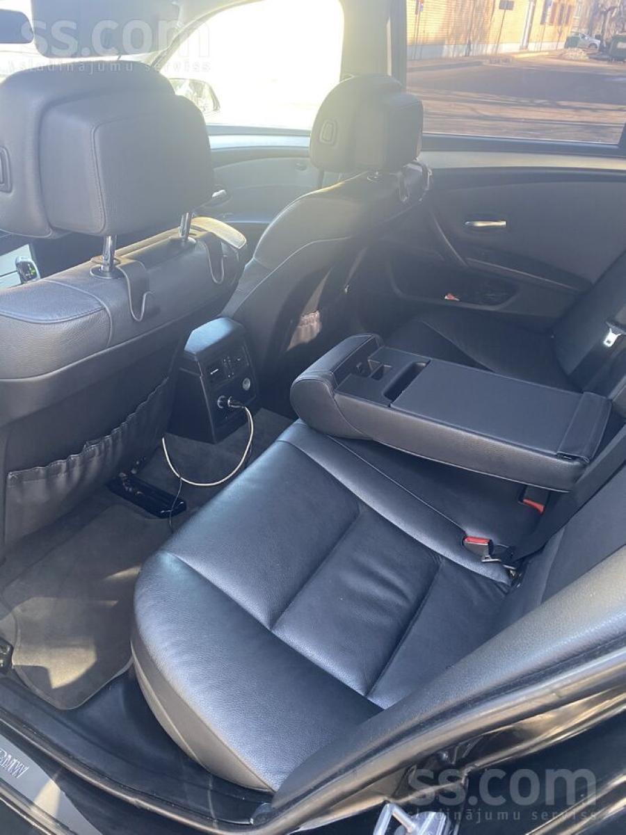 Black BMW 525 2009 in Riga, with an engine capacity of 3.00 L and mileage of 420 thousand km for 6300 €, photo 5 on AUTOMOTO.COM.LV
