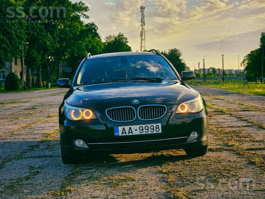 Black BMW 525 2009 in Ventspils, with an engine capacity of 3.00 L and mileage of 360 thousand km for 4695 €, photo 3 on AUTOMOTO.COM.LV