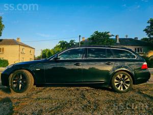 Black BMW 525 2009 in Ventspils, with an engine capacity of 3.00 L and mileage of 360 thousand km for 4695 €, photo 5 on AUTOMOTO.COM.LV