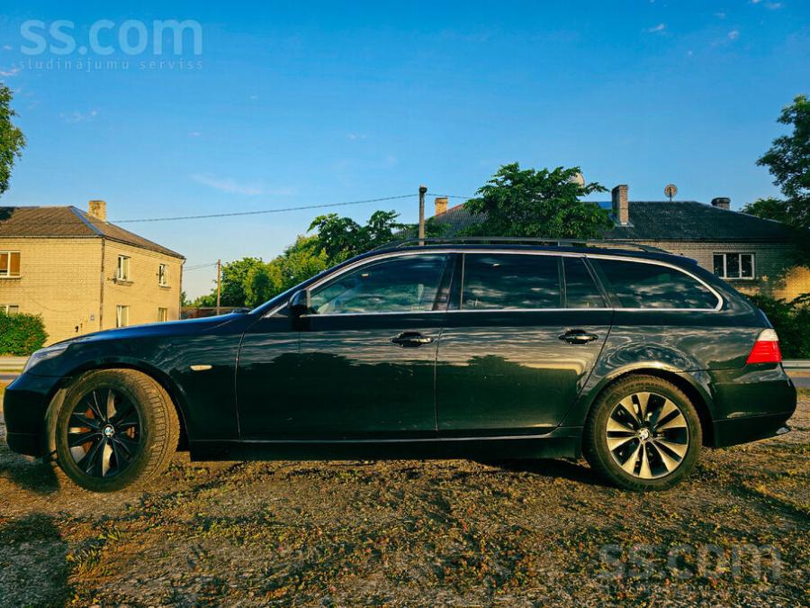 Black BMW 525 2009 in Ventspils, with an engine capacity of 3.00 L and mileage of 360 thousand km for 4695 €, photo 5 on AUTOMOTO.COM.LV