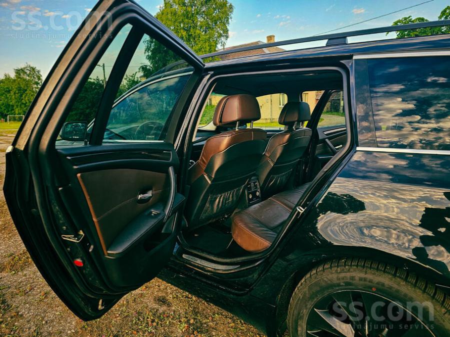Black BMW 525 2009 in Ventspils, with an engine capacity of 3.00 L and mileage of 360 thousand km for 4695 €, photo 8 on AUTOMOTO.COM.LV
