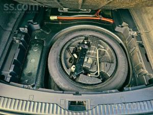 Black BMW 525 2009 in Ventspils, with an engine capacity of 3.00 L and mileage of 360 thousand km for 4695 €, photo 17 on AUTOMOTO.COM.LV