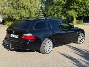 Black BMW 525 2009 in Riga, with an engine capacity of 3.00 L and mileage of 389 thousand km for 5750 €, photo 3 on AUTOMOTO.COM.LV