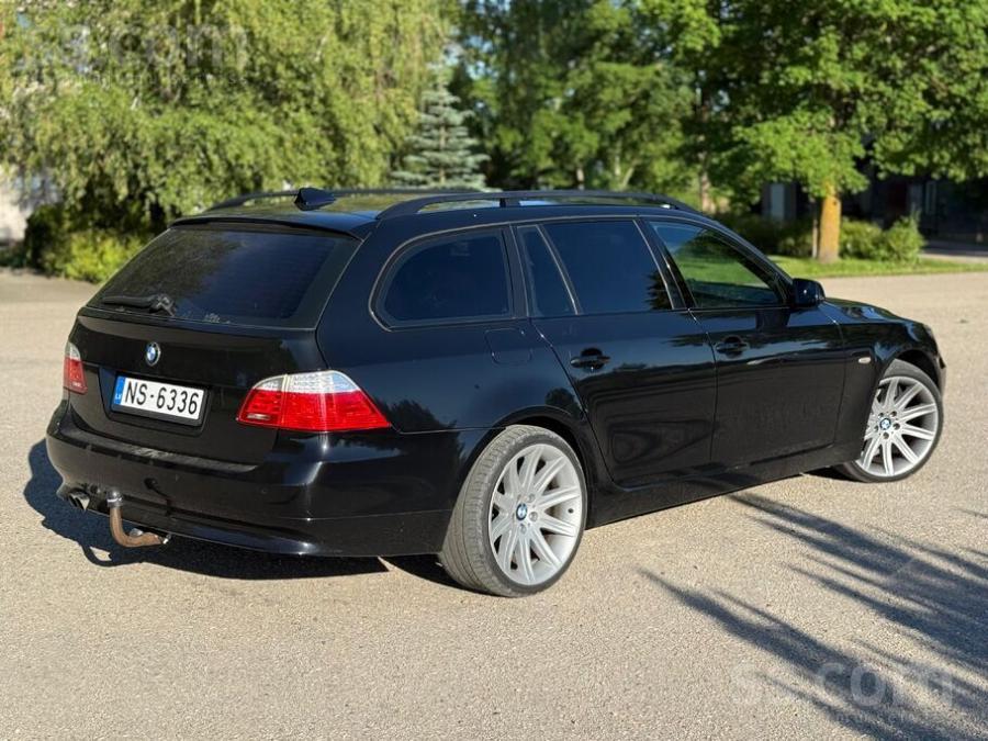 Black BMW 525 2009 in Riga, with an engine capacity of 3.00 L and mileage of 389 thousand km for 5750 €, photo 3 on AUTOMOTO.COM.LV