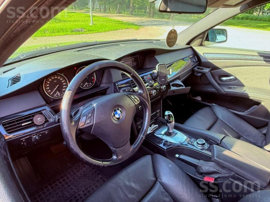 Black BMW 525 2009 in Riga, with an engine capacity of 3.00 L and mileage of 389 thousand km for 5750 €, photo 4 on AUTOMOTO.COM.LV