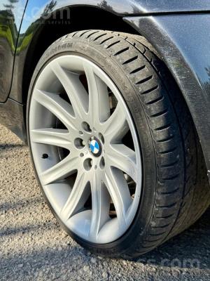 Black BMW 525 2009 in Riga, with an engine capacity of 3.00 L and mileage of 389 thousand km for 5750 €, photo 5 on AUTOMOTO.COM.LV