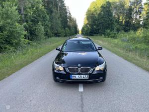 Melns BMW 525 2009 Viļņa, ar dzinēja tilpumu 2.99 L un nobraukumu 410 tūkst. km par 3999 €, foto 3 vietnē AUTOMOTO.COM.LV