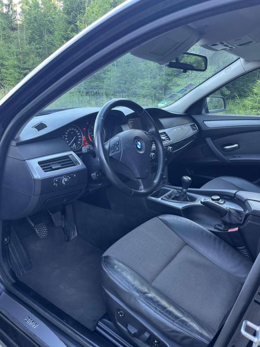 Melns BMW 525 2009 Viļņa, ar dzinēja tilpumu 2.99 L un nobraukumu 410 tūkst. km par 3999 €, foto 12 vietnē AUTOMOTO.COM.LV