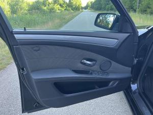 Melns BMW 525 2009 Viļņa, ar dzinēja tilpumu 2.99 L un nobraukumu 410 tūkst. km par 3999 €, foto 14 vietnē AUTOMOTO.COM.LV