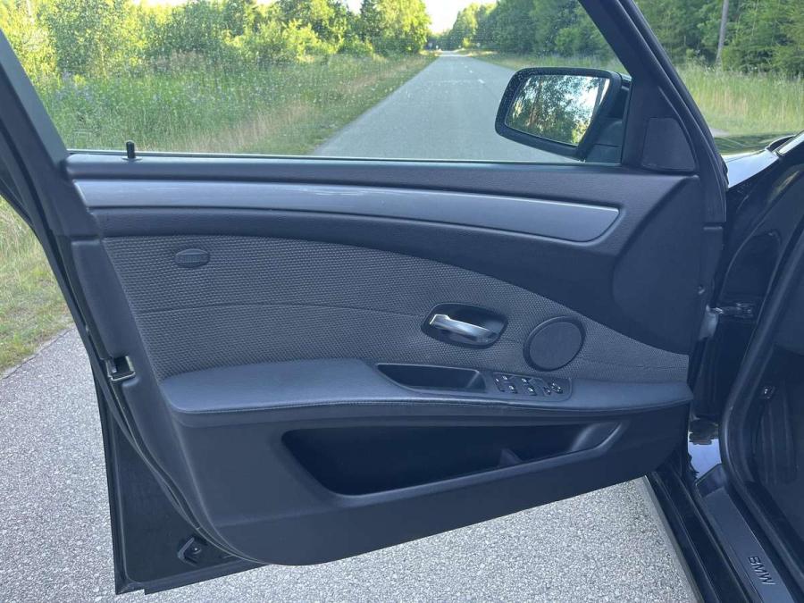 Melns BMW 525 2009 Viļņa, ar dzinēja tilpumu 2.99 L un nobraukumu 410 tūkst. km par 3999 €, foto 14 vietnē AUTOMOTO.COM.LV