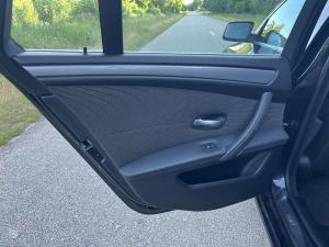 Melns BMW 525 2009 Viļņa, ar dzinēja tilpumu 2.99 L un nobraukumu 410 tūkst. km par 3999 €, foto 16 vietnē AUTOMOTO.COM.LV