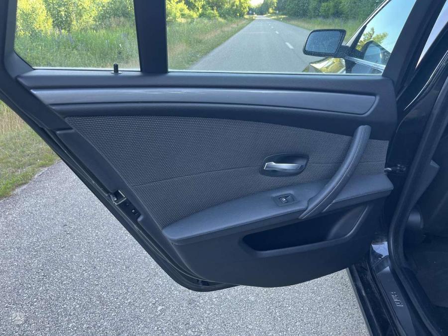 Melns BMW 525 2009 Viļņa, ar dzinēja tilpumu 2.99 L un nobraukumu 410 tūkst. km par 3999 €, foto 16 vietnē AUTOMOTO.COM.LV
