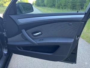 Melns BMW 525 2009 Viļņa, ar dzinēja tilpumu 2.99 L un nobraukumu 410 tūkst. km par 3999 €, foto 22 vietnē AUTOMOTO.COM.LV