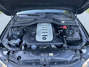 Melns BMW 525 2009 Viļņa, ar dzinēja tilpumu 2.99 L un nobraukumu 410 tūkst. km par 3999 €, foto 25 vietnē AUTOMOTO.COM.LV