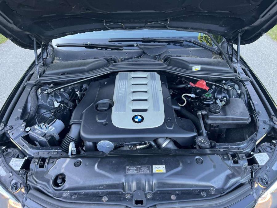 Melns BMW 525 2009 Viļņa, ar dzinēja tilpumu 2.99 L un nobraukumu 410 tūkst. km par 3999 €, foto 25 vietnē AUTOMOTO.COM.LV