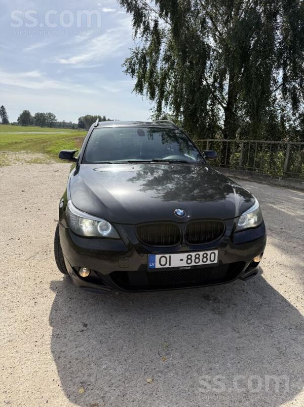 Black BMW 525 2009 in Riga, with an engine capacity of 3.00 L and mileage of 388 thousand km for 6100 €, photo 4 on AUTOMOTO.COM.LV