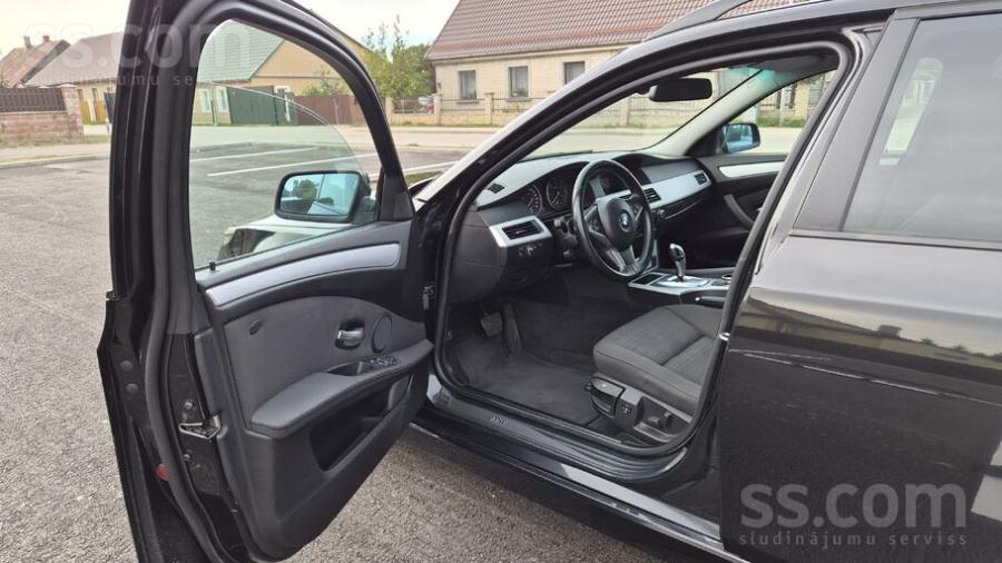 Melns BMW 525 2009 Daugavpils, ar dzinēja tilpumu 3.00 L un nobraukumu 261 tūkst. km par 4250 €, foto 12 vietnē AUTOMOTO.COM.LV