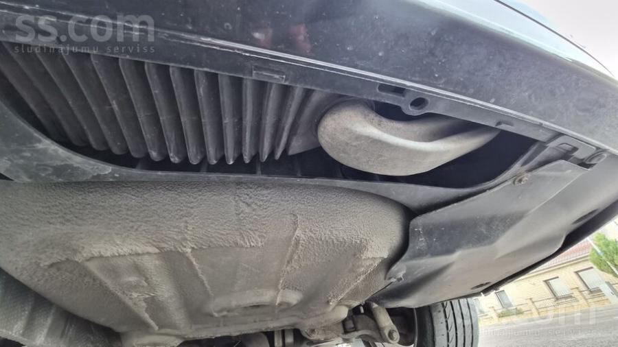 Melns BMW 525 2009 Daugavpils, ar dzinēja tilpumu 3.00 L un nobraukumu 261 tūkst. km par 4250 €, foto 18 vietnē AUTOMOTO.COM.LV