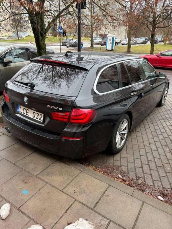 Melns BMW 525 2010 Viļņa, ar dzinēja tilpumu 2.99 L un nobraukumu 402 tūkst. km par 6999 €, foto 11 vietnē AUTOMOTO.COM.LV