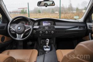 Black BMW 525 2010 in Riga, with an engine capacity of 3.00 L and mileage of 368 thousand km for 7490 €, photo 10 on AUTOMOTO.COM.LV