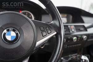 Black BMW 525 2010 in Riga, with an engine capacity of 3.00 L and mileage of 368 thousand km for 7490 €, photo 14 on AUTOMOTO.COM.LV