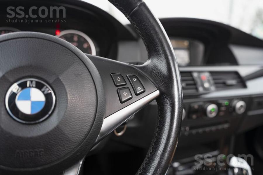 Black BMW 525 2010 in Riga, with an engine capacity of 3.00 L and mileage of 368 thousand km for 7490 €, photo 14 on AUTOMOTO.COM.LV