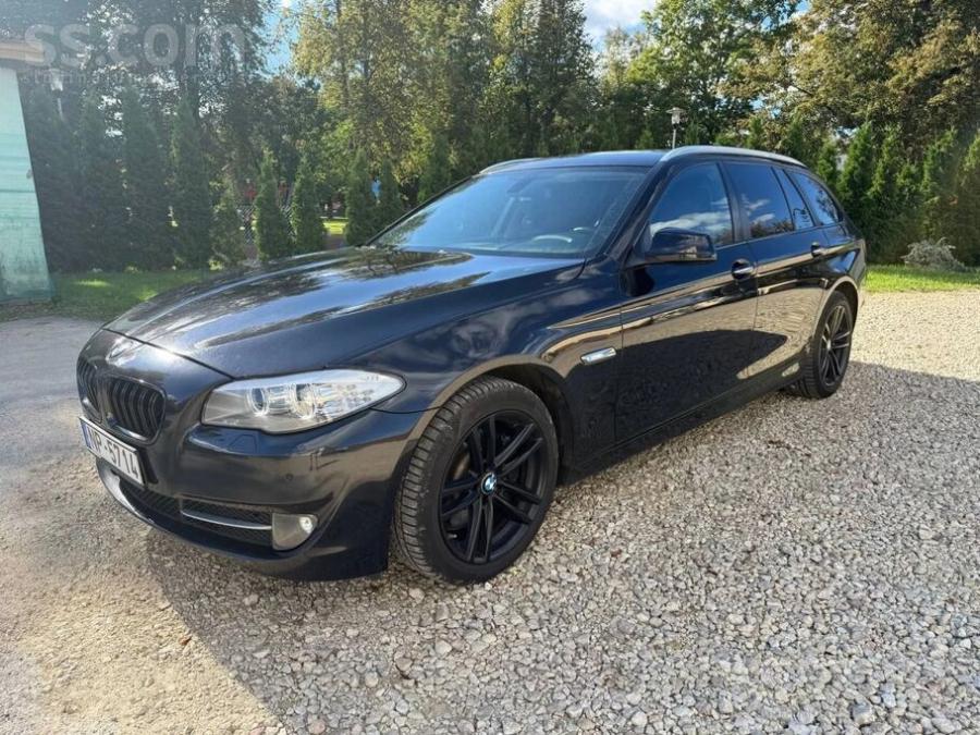 Black BMW 525 2010 in Riga, with an engine capacity of 3.00 L and mileage of 281 thousand km for 8100 €, photo 3 on AUTOMOTO.COM.LV