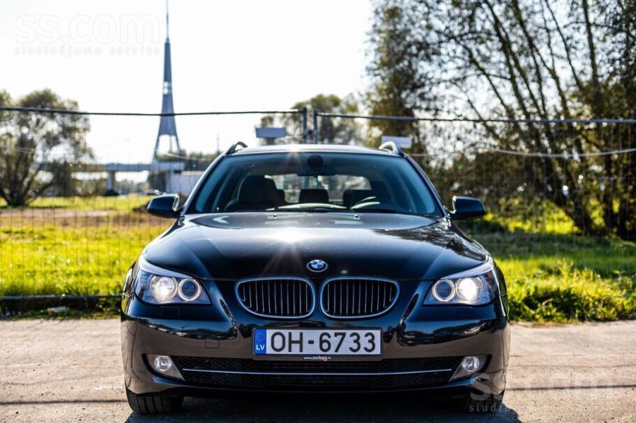 Black BMW 525 2010 in Riga, with an engine capacity of 3.00 L and mileage of 270 thousand km for 6190 €, photo 3 on AUTOMOTO.COM.LV