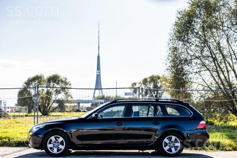Black BMW 525 2010 in Riga, with an engine capacity of 3.00 L and mileage of 270 thousand km for 6190 €, photo 4 on AUTOMOTO.COM.LV