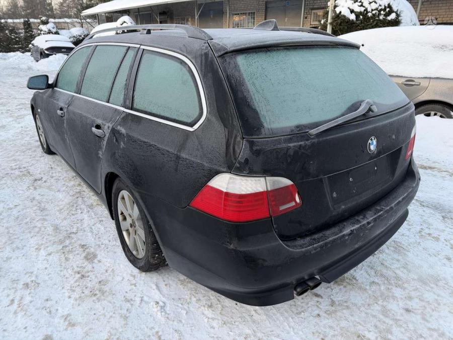 Black BMW 525 2010 in Prienai, with an engine capacity of 2.99 L and mileage of 430 thousand km for 2450 €, photo 4 on AUTOMOTO.COM.LV