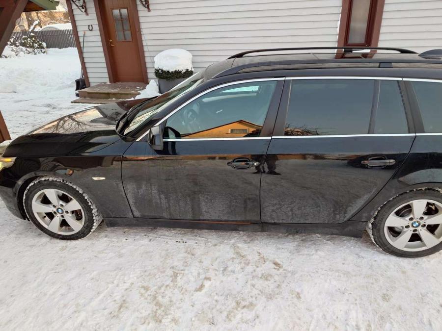 Black BMW 525 2010 in Telschi, with an engine capacity of 2.99 L and mileage of 304 thousand km for 4500 €, photo 2 on AUTOMOTO.COM.LV